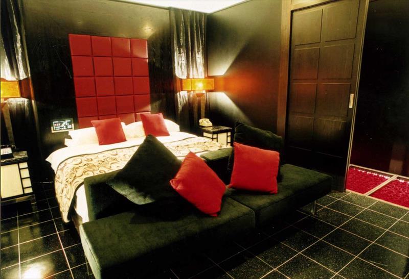 Room 305 | HOTEL COLORS