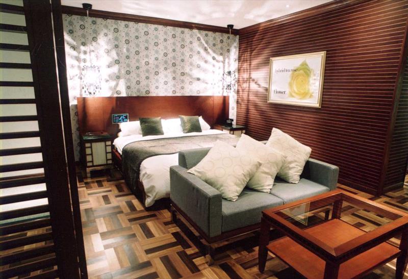 Room 306 | HOTEL COLORS